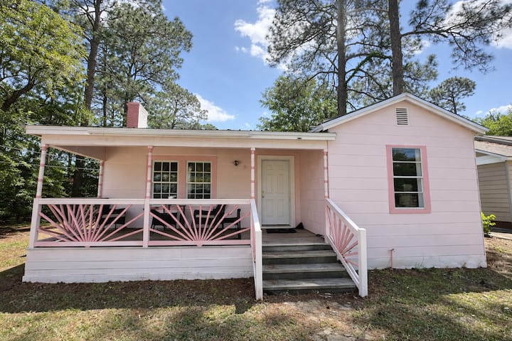 Blush Cottage Retreat - Albany, GA