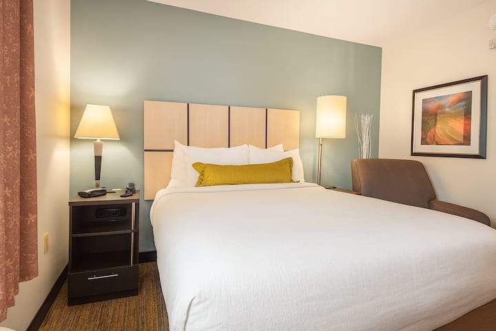 Modern Studio Near Disneyland W/ Full Kitchen - Orange, CA