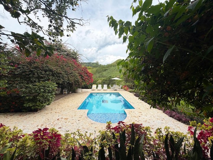 Finca Cerca A Jardín Con Río, Jacuzzi & Turco - Andes
