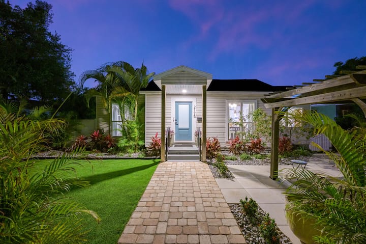 Kenwood Oasis Private Pool Escape - St. Petersburg, FL