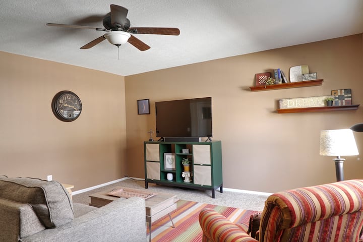 Suburban Kansas City Area Home. Central Location. - Shawnee, KS