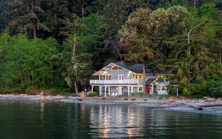 Amazing Seattle View Beachfront 4 Bedroom /3 Bath - Bainbridge Island, WA