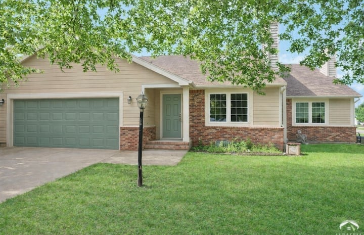 The Lawrence Landing - Lawrence, KS