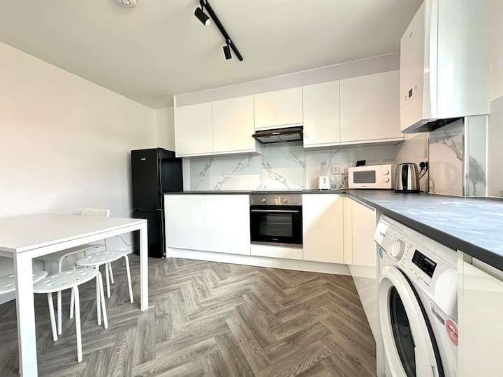 City Suburb Flat | Free Parking | Next To Bus Stop - 愛丁堡