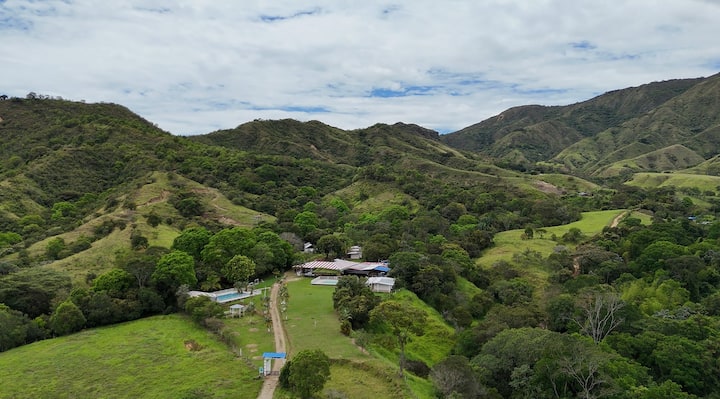 Cabaña En El Paraíso - Palermo, Colombia