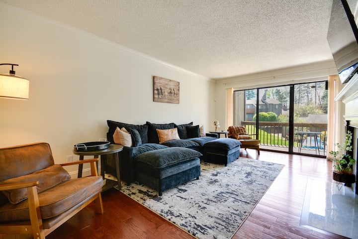 Lake Living & Game Room! Group Escape 3 Mi To Hpu - High Point, NC