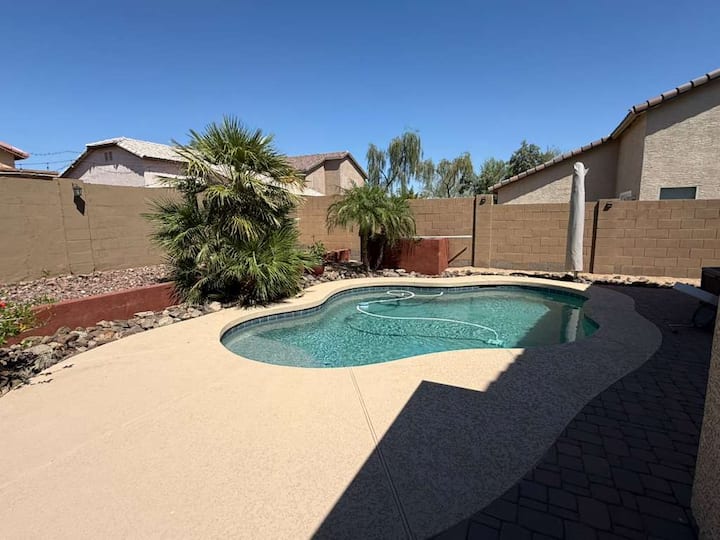 Spacious 4br W/ Pool Oasis | Sleeps 8 | King Suite - Buckeye, AZ