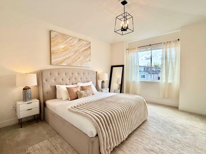 Luxury 3br Oasis | Gated Yard | Family Friendly - Langley, BC