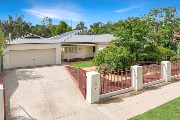 26 Dickson St - Character Home In The Heart Of Ech - Echuca