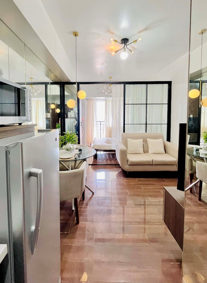 New Cozy Condo Located At Air Residences Ayala - Makati