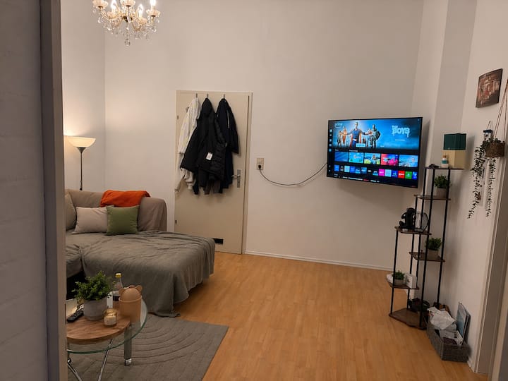 Moderne, Voll Möblierte Wohnung Mit Wintergarten - Coburg