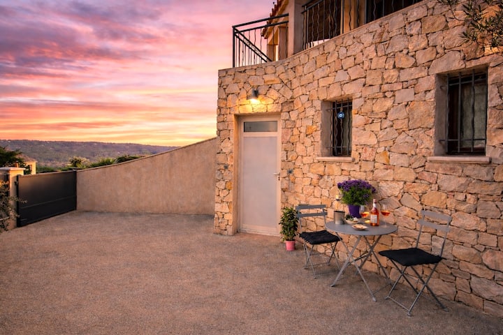 Vue Dégagée & Terrasse•studio Lumineux Et Cosy - Montauroux