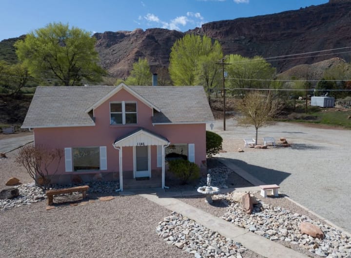 Pink Moab Farmhouse At The Foot Of A Giant Mesa - Moab, UT