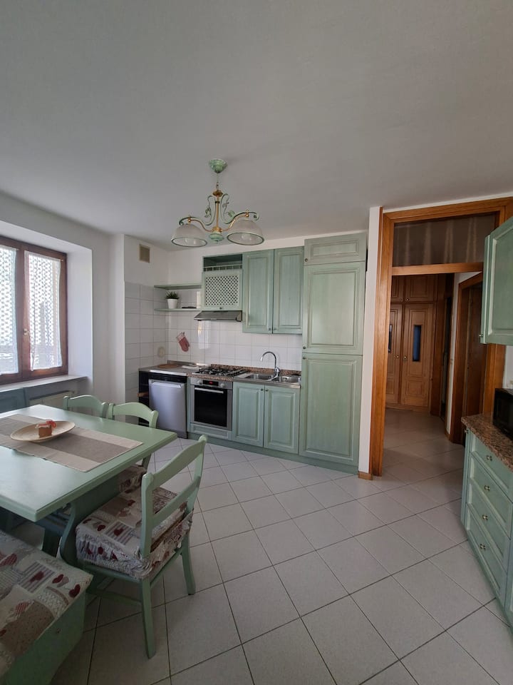 Appartamento Con Due Camere In Zona Centrale - Levico Terme