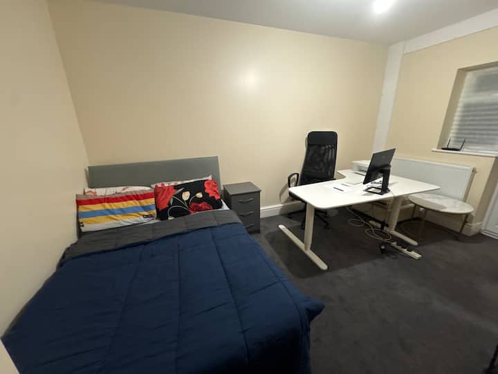 1-bed Home, Driveway, Garden, Office, Open-plan - Leicester