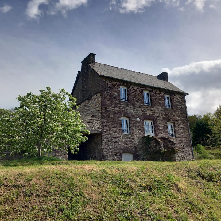 Très Belle Vue Sur Les Forges, Monument Historique - Paimpont