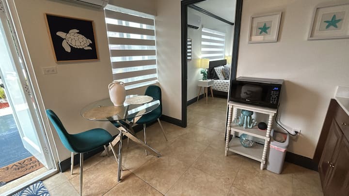 Modern Entire Studio By Miami Airport & Port - Hialeah, FL
