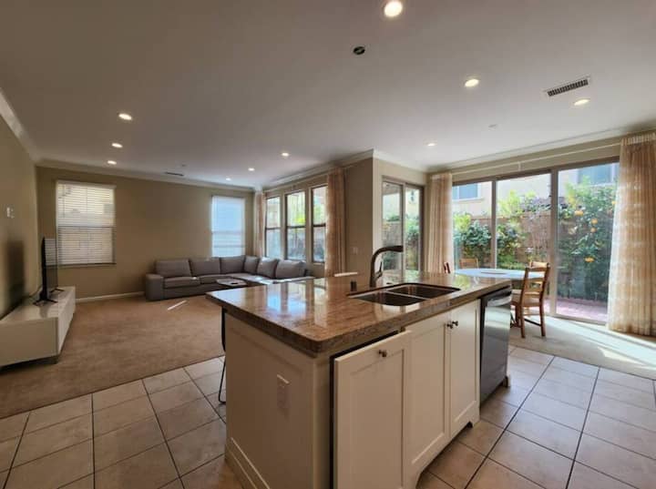 Tranquil Irvine Eastwood House W/ Patio And Pool - Irvine, CA