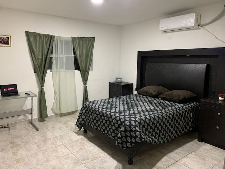 Lugar Agradable Zona Tranquila Muy Complasiente - Monterrey