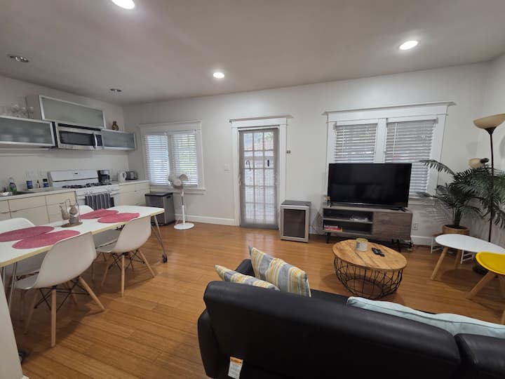 Very Bright 1br Unit In The Santa Monica! - Santa Monica, CA