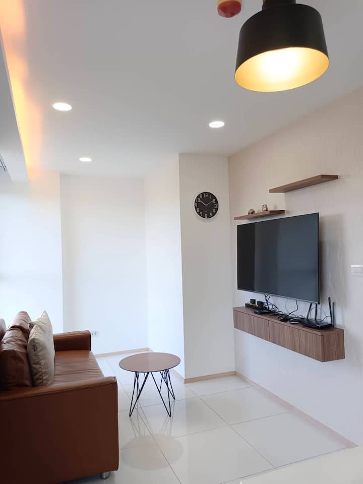 Modern Condo W/ Infinity Pool & Gym • Near Beach - Thailand