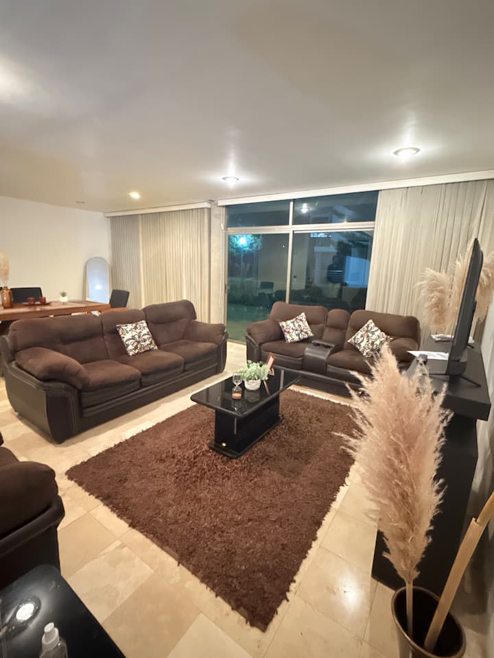 Bonita Residencia, Confortable, Céntrica & Segura - Metepec