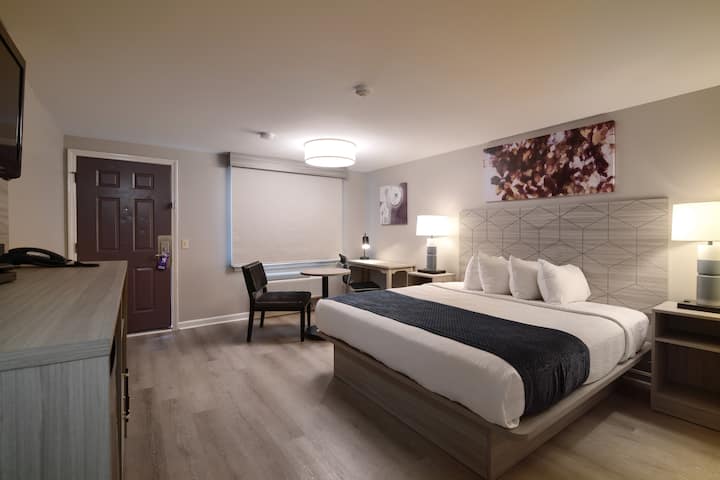 A Hotel In Danvers, Near Salem Witch Museum - Middleton, MA