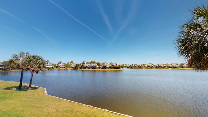 Saltwater Lake Front Villa Litchfield By The Sea - Pawleys Island, SC