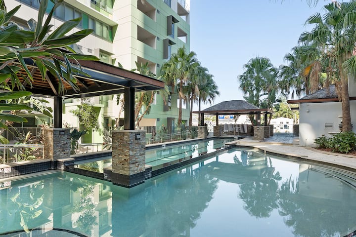 Penthouse Sleeps 8 · Cbd Views · Games + Baby Stay - Australia