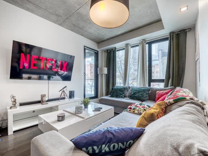 Luxury Condo Old Port | Pool, Gym, Sauna - Montreal