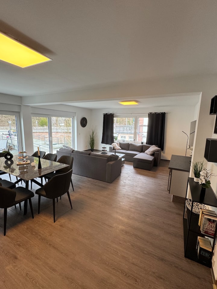 Top Wohnung Mit Balkon Am Wasser - Malberg