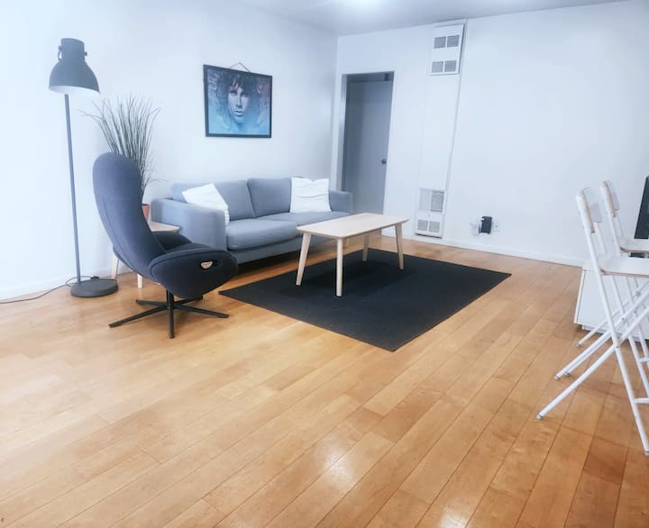 Santa Monica 2br Apt By Just Bring Your Toothbrush - Santa Monica, CA