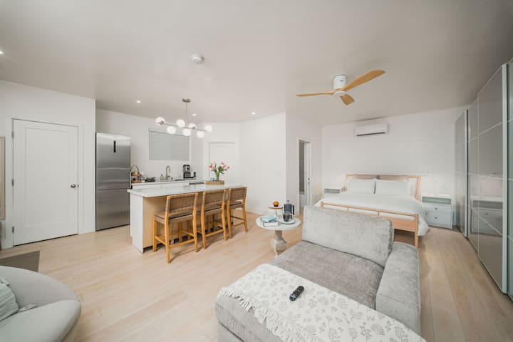 Stocked Suite Near Midtown • Yard + Entrance - Reno, NV