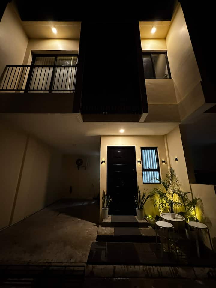 Entire House W/ Parking + Full Kitchen | Near Srp - Talísay