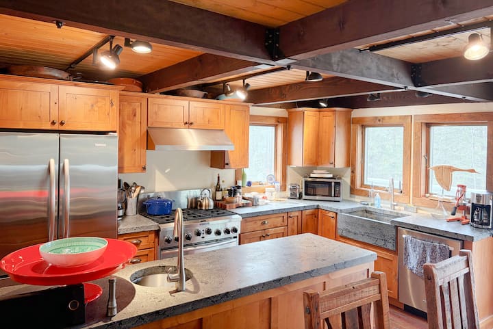 New! Relaxing White Mountain Retreat-sleeps 8 - Jackson