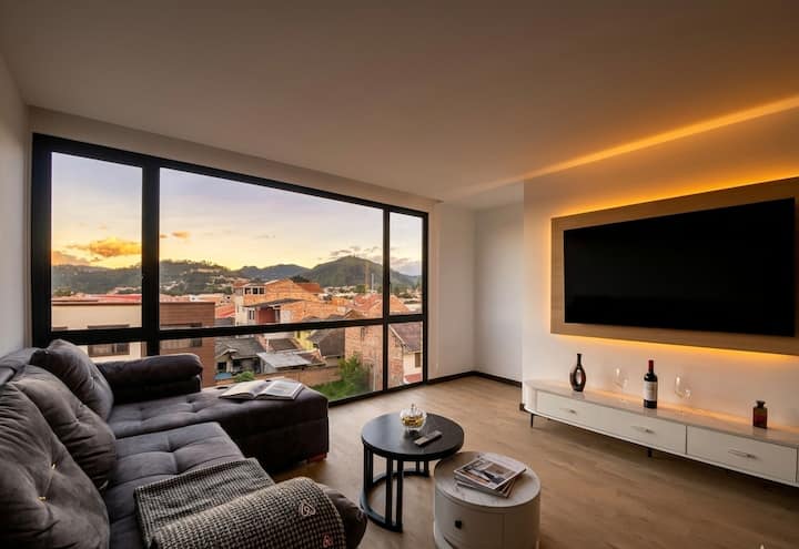 Departamento De Lujo Con Terraza Y Piscina - Cuenca