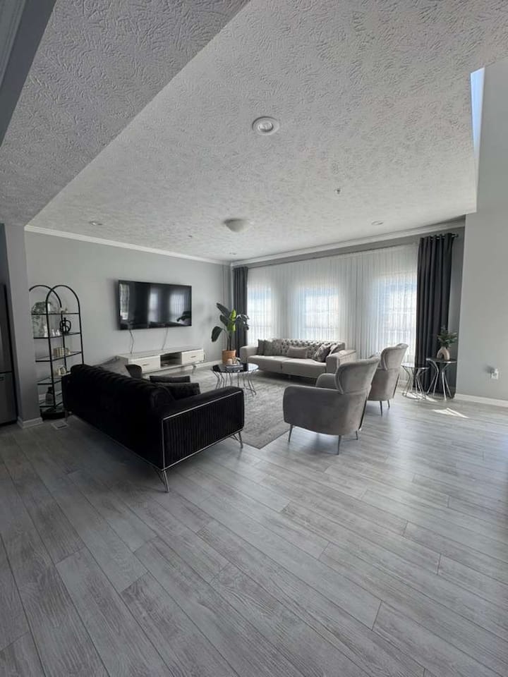 Great Townhouse Located In Robinson 10 Mil. By A.s - Oakdale, PA