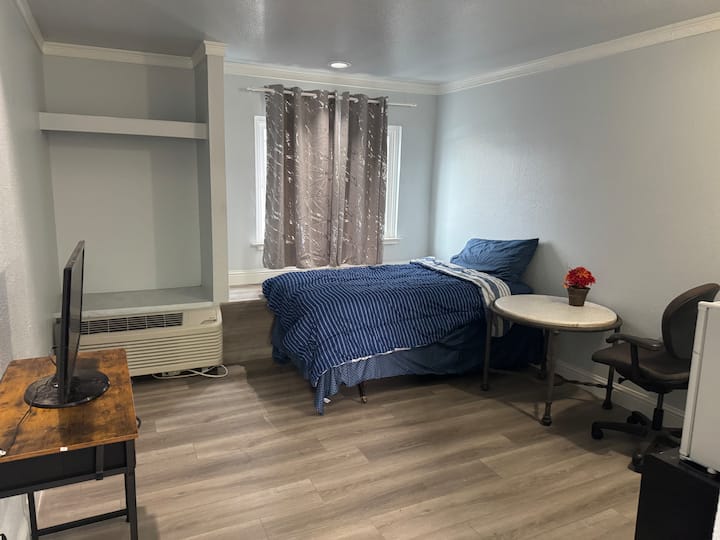 Small Studio Apartment Room 309 - Downtown Reno - Reno