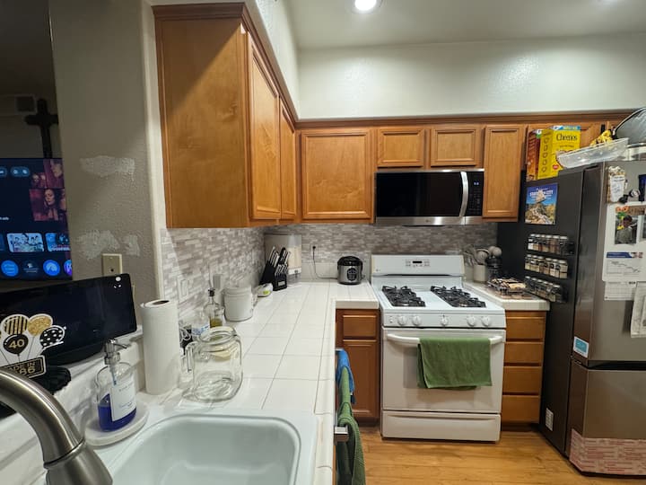 Elegant 2br Valencia Condo | Prime Stay Experience - Santa Clarita, CA