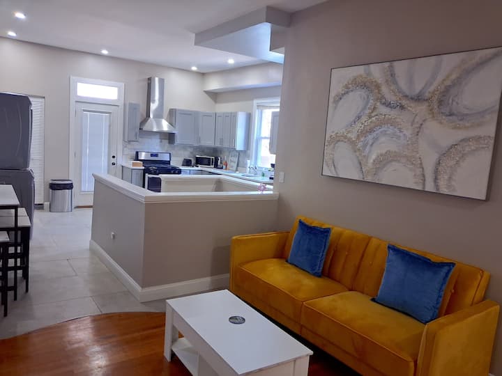 Charming 2 Bedroom Apartment In Dorchester/parking - Boston, MA