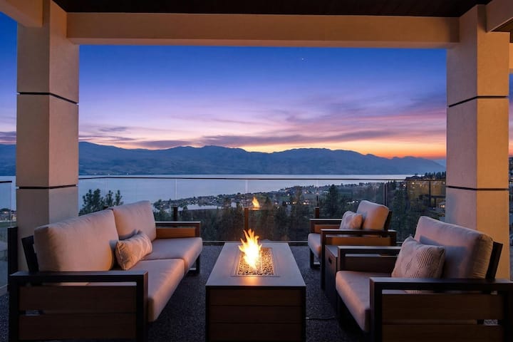 The Marquis Lakeview Heights | Hot Tub, Theatre - Peachland