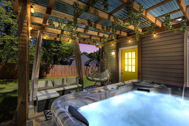 Hot Tub Oasis | 5 Min To Uptown & Noda - Charlotte, NC