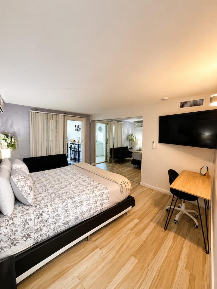 Modern House With Private Patio And Amenities. - Henderson