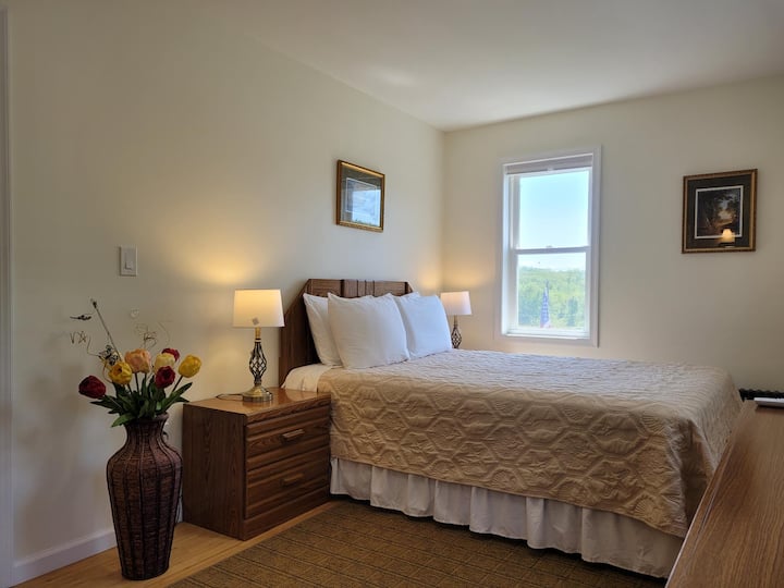Charming Upstate New York Inn Cozy Suite #4 - Middletown, NY