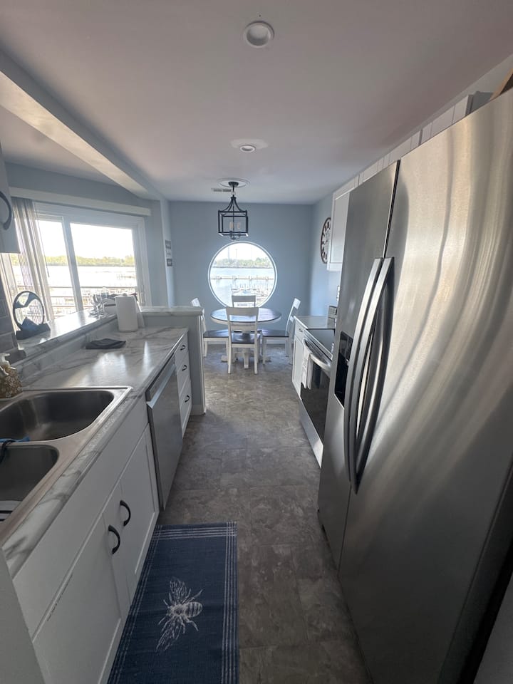Waterfront Marina View Condo - Walk To Jet Express - Catawba Island State Park, Port Clinton