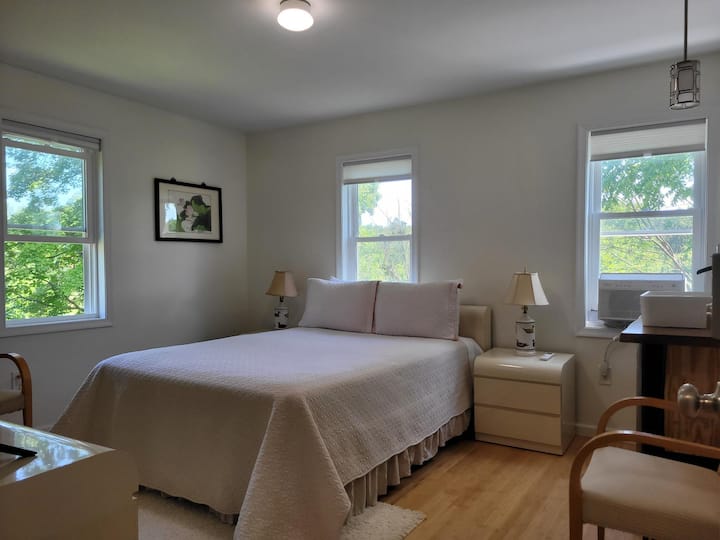 Charming Upstate New York Inn Cozy Suite #2 - Middletown, NY