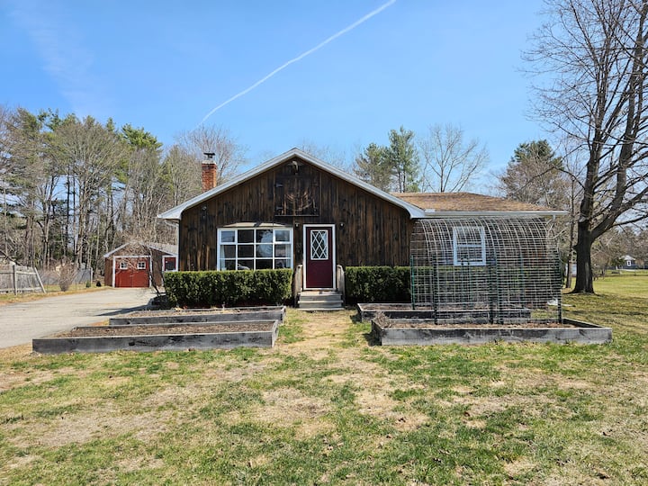Rustic 3 Bedroom 1 Bath Home On A 1/2 Acre - Rochester, NH