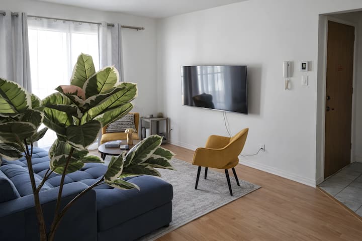 Chic & Cozy Stay • Quiet Area • Parking - Pointe-Claire