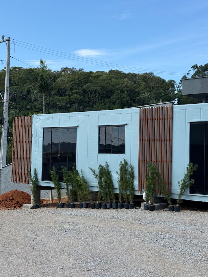 Acomodação Compacta Com Ar-condicionado Nova. - Gaspar