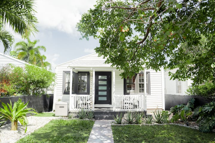 2 Bdrm | Hot Tub · Beach · Walk To Downtown - Lake Worth, FL
